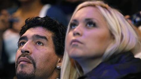 جو 24 بالفيديو صديقة مارادونا تسجل هدفا رائعا على طريقة الأسطورة