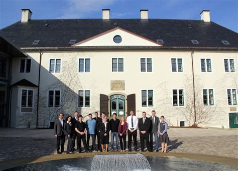 Mit Guten Noten Die Ausbildung Abgeschlossen 10 Gauselmann Azubis Starten Ins Berufsleben