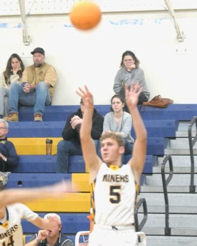 Miners Win Season Opener 62 38 Against Huskies Sports