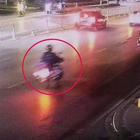 曲靖一男子驾摩托车暴力冲卡，严惩！田某麒麟区饮用水