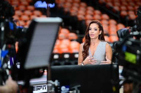 Elle Duncan Signs Off From ‘sportscenter Ahead Of Netflix Move
