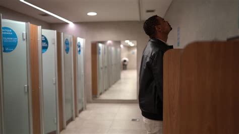 123 Men In Urinal Stock Videos Footage And 4k Video Clips Getty Images