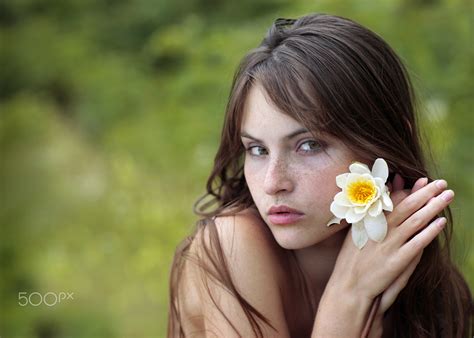 Face Women Outdoors Model Women Freckles Flowers Plants 500px
