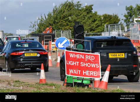 Warning Sign Stop When Red Light Shows Stock Photo Alamy