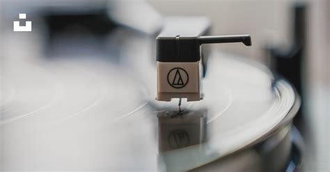 A Turntables Needle Playing A Vinyl Record Photo Free Music Image