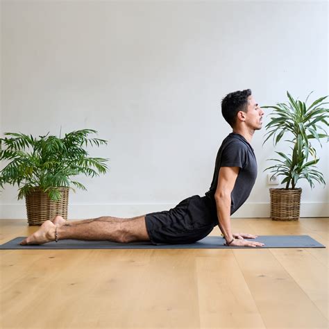 Bhujangasana La Cobra Que Despierta El Corazón Dormido Yoga Home Madrid