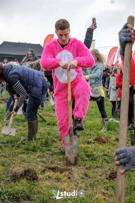En Belgique une chasse aux sextoys a réuni plus de 10 000 personnes pour la bonne cause