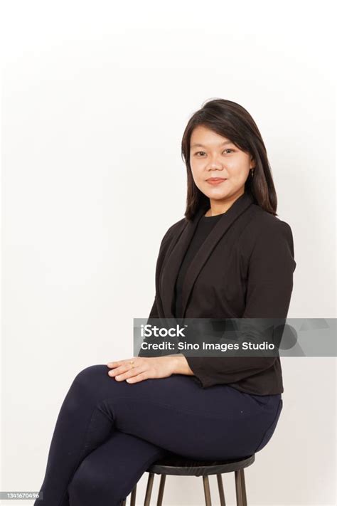 아름다운 아시아 여자 입고 검정 정장 고립 된 에 흰색 배경 검은색에 대한 스톡 사진 및 기타 이미지 검은색 광고 귀여운 Istock