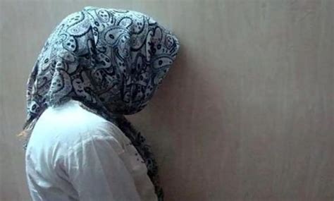 دستگیری زن نیمه برهنه در خیابان های تهران عکس
