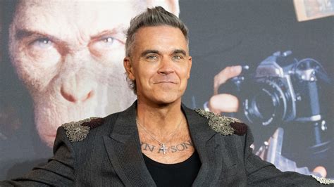 Robbie Williams From Broccoli Cut To Salt And Pepper Hair World Stock Market