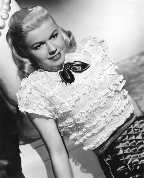 20 Fascinating Photos Of A Young Doris Day In The 1940s Vintage News