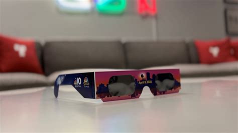Solar Eclipse Glasses Are Necessary For Safe Viewing Doctors Say Heres Why Nbc Chicago