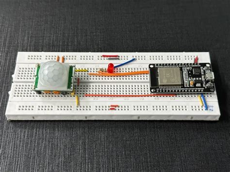 PIR Sensor With LED EzloPi