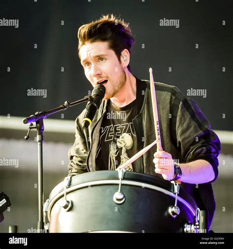 Dan Smith Singer