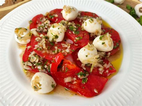 Маринованные помидоры с моцареллой · Рецепты закусок