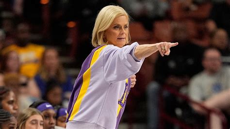 Lsus Kim Mulkey Calls Out Reporter For Eating Mozzarella Stick Fox News