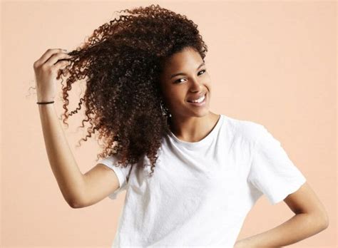 Come Asciugare I Capelli Ricci Senza Diffusore Donna Moderna