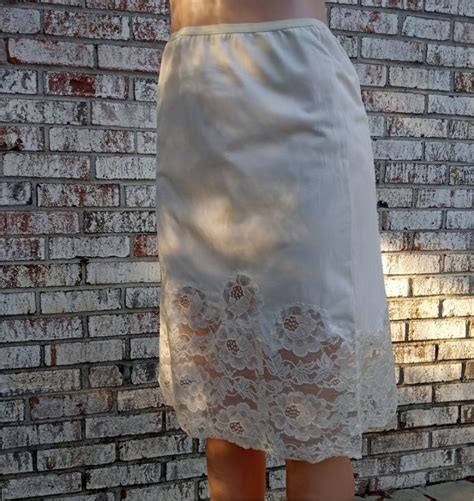Very Lacy Vanity Fair Vintage Size Medium Half Slip Lace Slip Dress