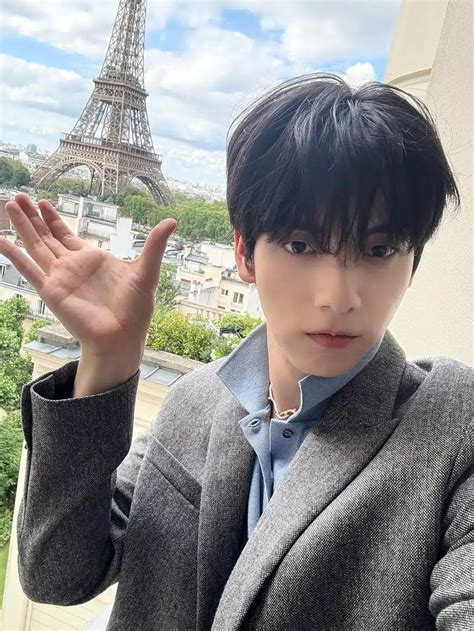 투바투 멤버들이 보여주는 에펠탑 인증 사진 찍는 방법 팬플러스 커뮤니티