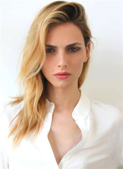 Andreja Pejić The First Completely Androgynous Supermodel Scrolller