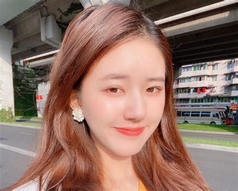 趙露思和宋祖兒參加gucci活動，同是98年，生圖誰更美？ 每日頭條