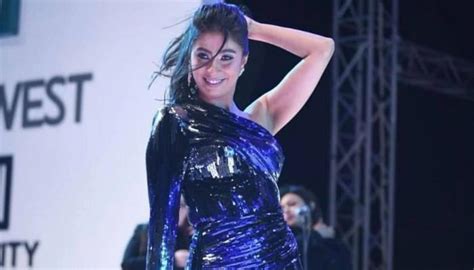 روبي «المثيرة للجدل أعمال أحدثت ضجة قبل «3 ساعات متواصلة