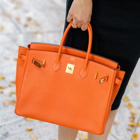 Outfit Orange Meets Black Shop Le Monde Orange Tasche Taschen