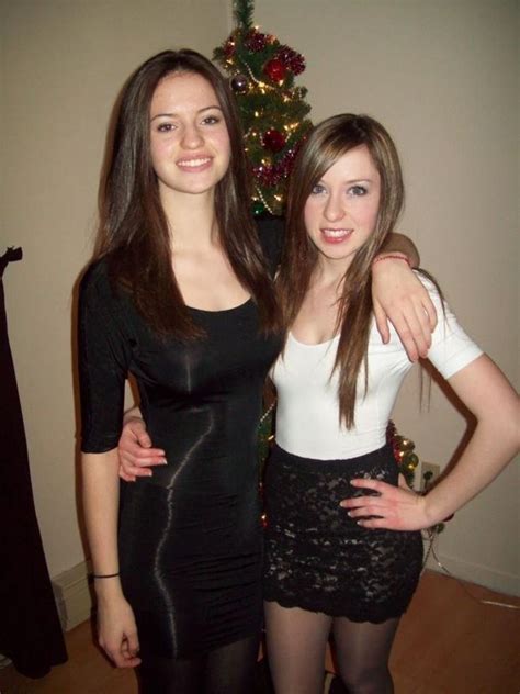 Figure Hugging Dress Bild