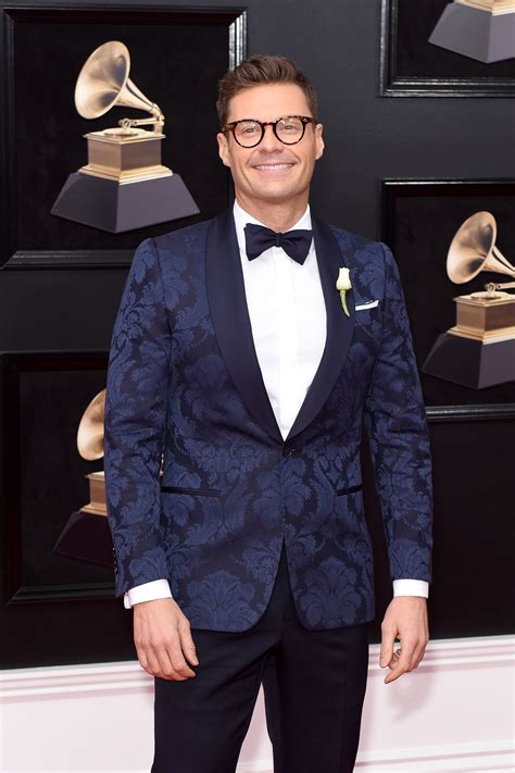 Live Fans Mock Ryan Seacrests Dramatic New Look After He Debuts Ugly Glasses Live On Air