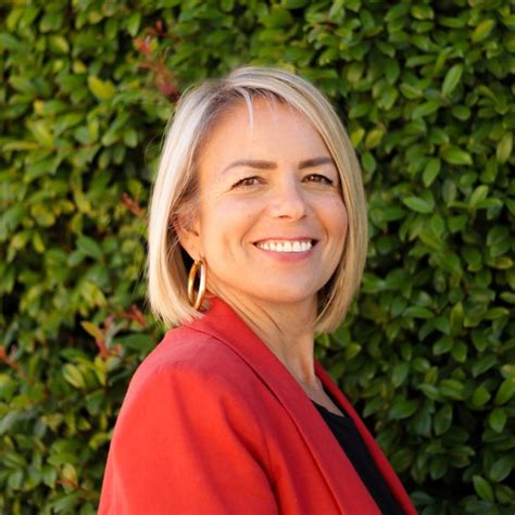 Ariana Javaheri Realtor Town Square Real Estate Linkedin