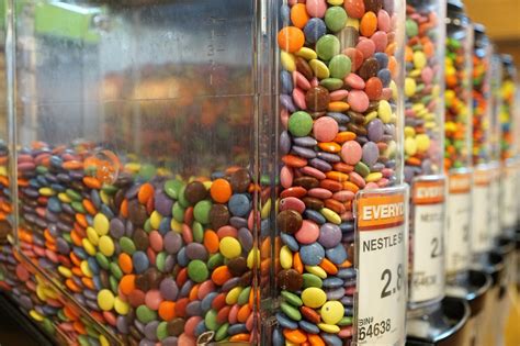 무료 이미지 음악 시티 주황색 식품 녹색 빨간 생기게 하다 색깔 시장 푸른 화려한 노랑 담홍색 디저트 맛있는 공공 장소 슈퍼마켓 사탕