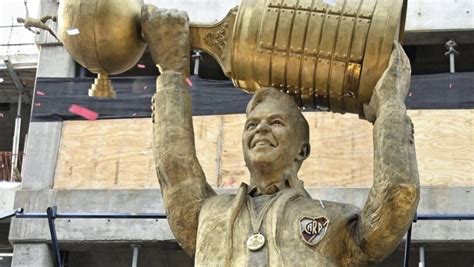 River Inauguró La Estatua De Marcelo Gallardo En El Monumental