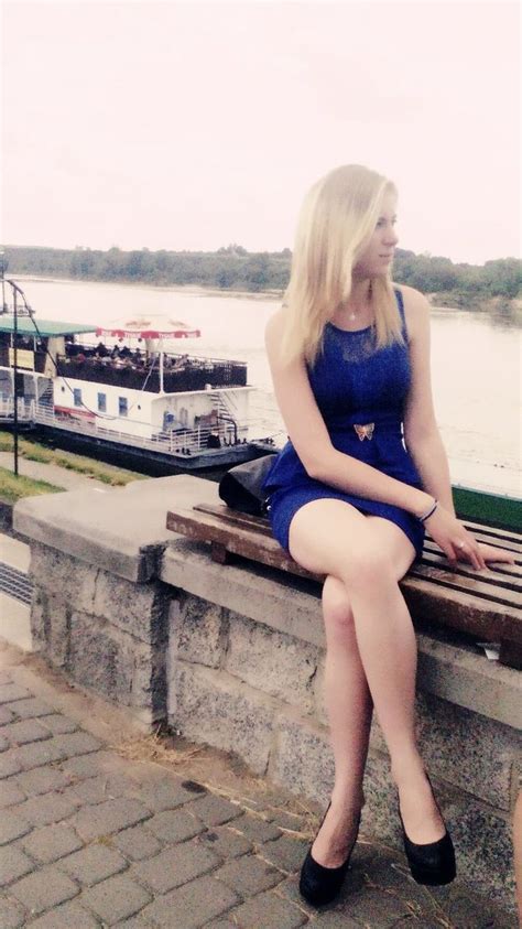 Foto De Leggy Blonde In Tight Mini Blue Dress And Black High Heeled Platforms Outdoors