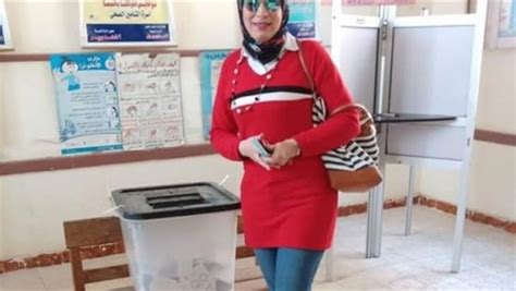 دينا الرفاعي تصوت على التعديلات الدستورية