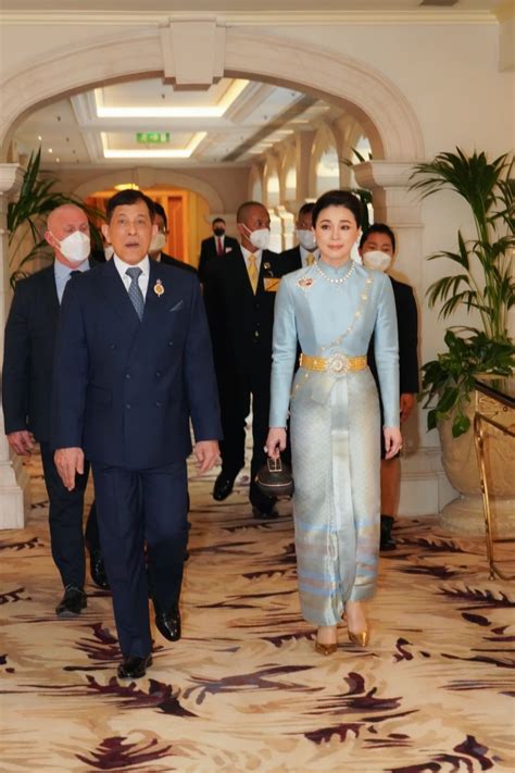 ในหลวง พระราชินี ทรงร่วมงานเลี้ยงรับรองพระราชพิธีบรมราชาภิเษก สมเด็จพระ