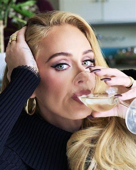 Adele Makes Autumnal Dressing Look Easy In Her Latest Video Artofit