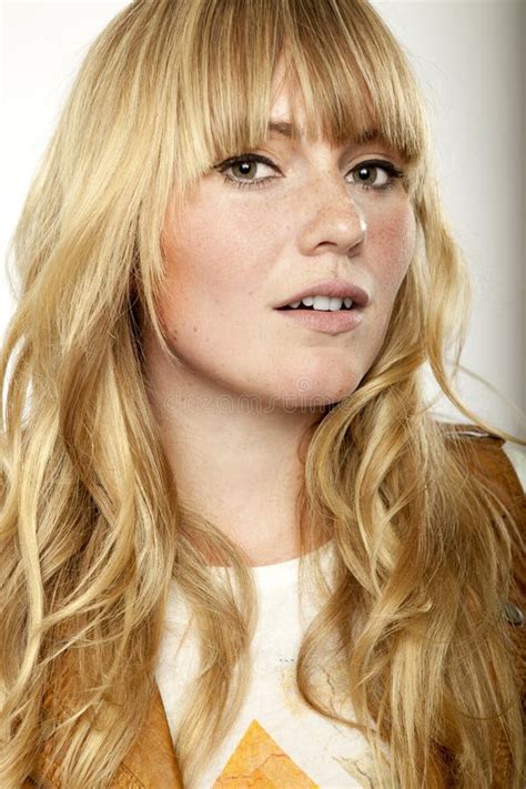 Fille Aux Cheveux Longs Blonde Renversante Photo Stock Image Du Femelle Gens