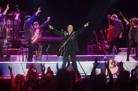 Neil Diamond Review Glittering Performance 50 Years On Zoe Watson