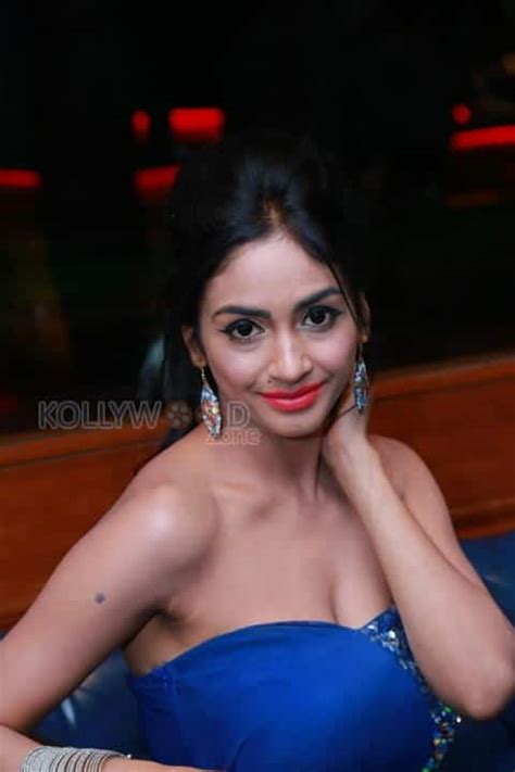 sexy pooja sree spicy pictures 06 190319 kollywood zone