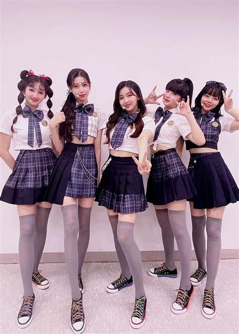BUSTERS(버스터즈) on Twitter: "잠시후 6시 더쇼에서 만나용🥰💗 본방사수 준비 됐나요?? #theshow #더쇼 ...