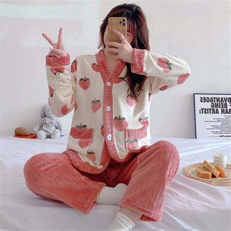 새로운 여성 겨울 잠옷 과일 복숭아 프린트 가디건 코랄 플리스 두꺼운 플란넬 따뜻하고 귀여운 잠옷 홈 의류 세트 위시버킷