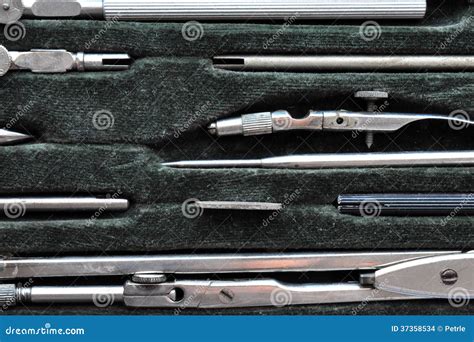 Jogo Do Desenho Foto De Stock Imagem De Escola Compasso 37358534