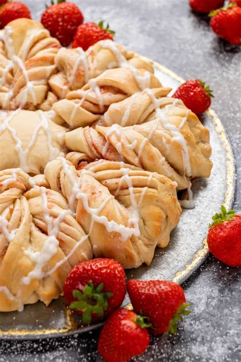 Strawberry Cream Cheese Star Bread
