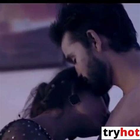 Aapni Personal Secutry Ke Sath Room Me Romance Kiya Xhamster