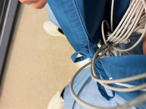 61岁tvb旅游达人忧心宣布入院，赤裸上身贴满医疗仪器， 一器官疑出事 星岛环球网