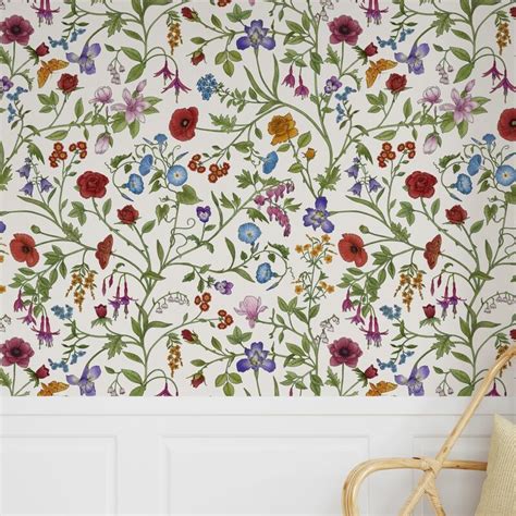 Flora Pattern White Lovely Wallpaper Flora Pattern Accent