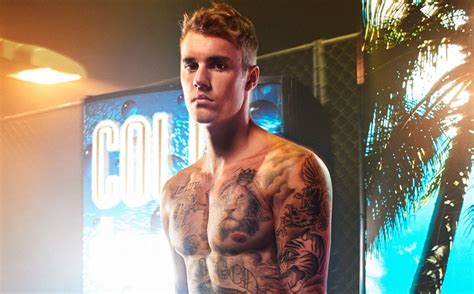 Justin Bieber Was Papped Peeing On A Golf Course Cocktails And Cocktalk