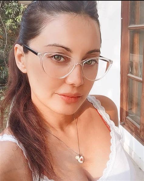 Minisha Lamba Scrolller