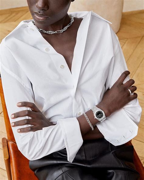 18 Hot Fashion Tips For A Small Bust