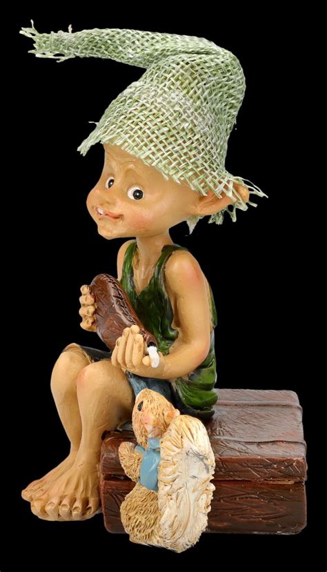 Pixie Goblin Figurine With Squirrel Thirsty While Travelling Figuren Shop De